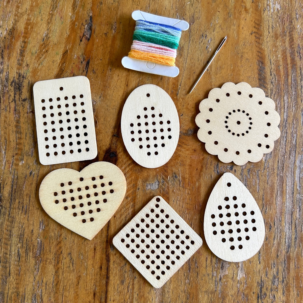 Mini wooden Threading Shapes – indigo inspirations