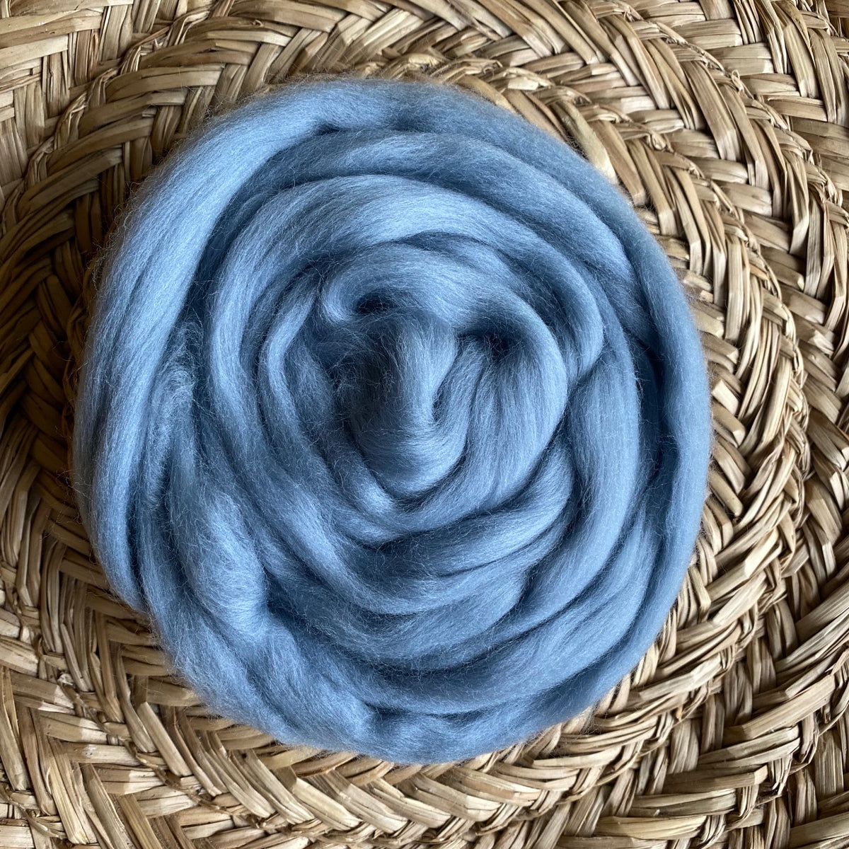 Silver fleece roving – indigo inspirations
